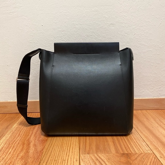Everlane | Bags | Everlane Form Bag Black | Poshmark